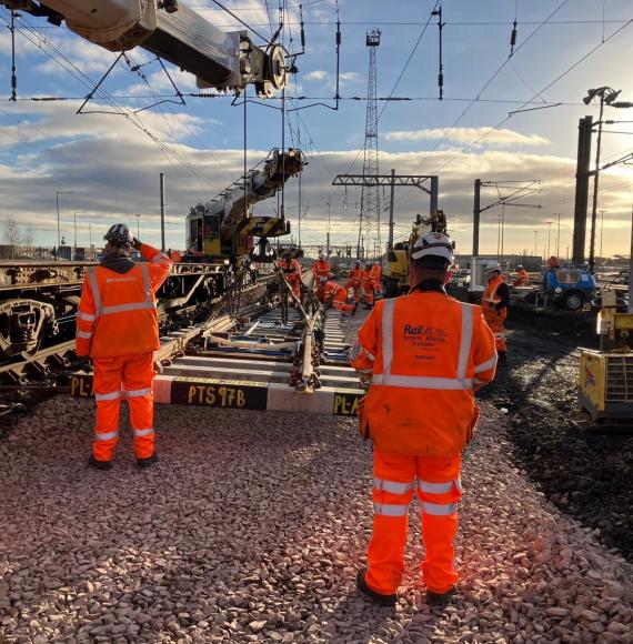 FirstGroup Expands Lumo Services with New London to Stirling Route | Rail News